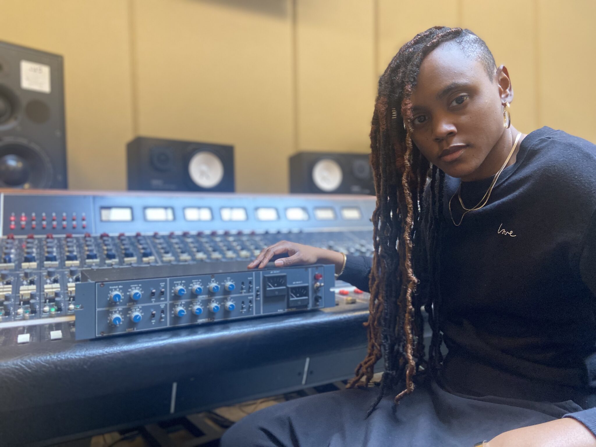 Ebonie Smith talks Neve 33609/N - AMS | Neve